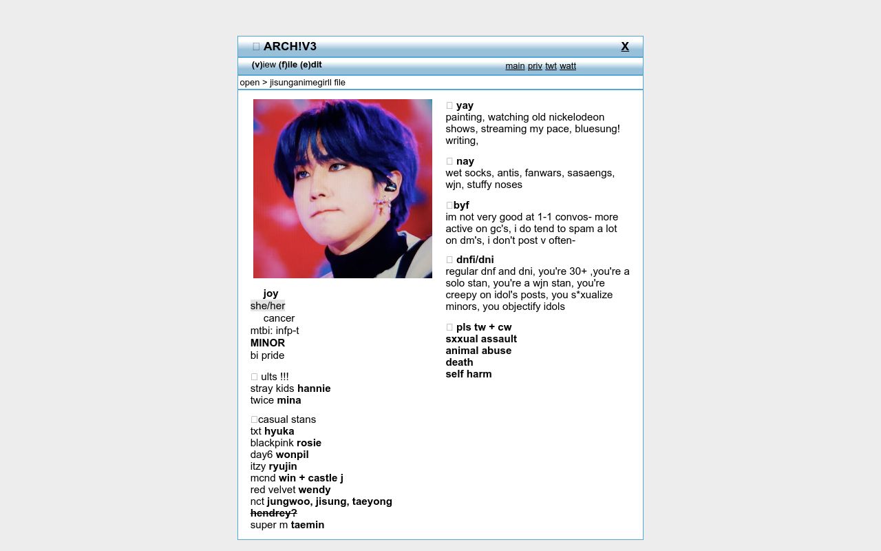 jiji hugs (´｡• ᵕ •｡`)